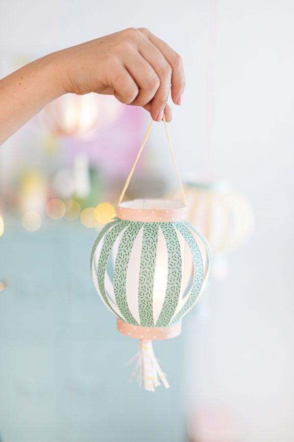 DIY: Bunte Lampions aus Papier basteln